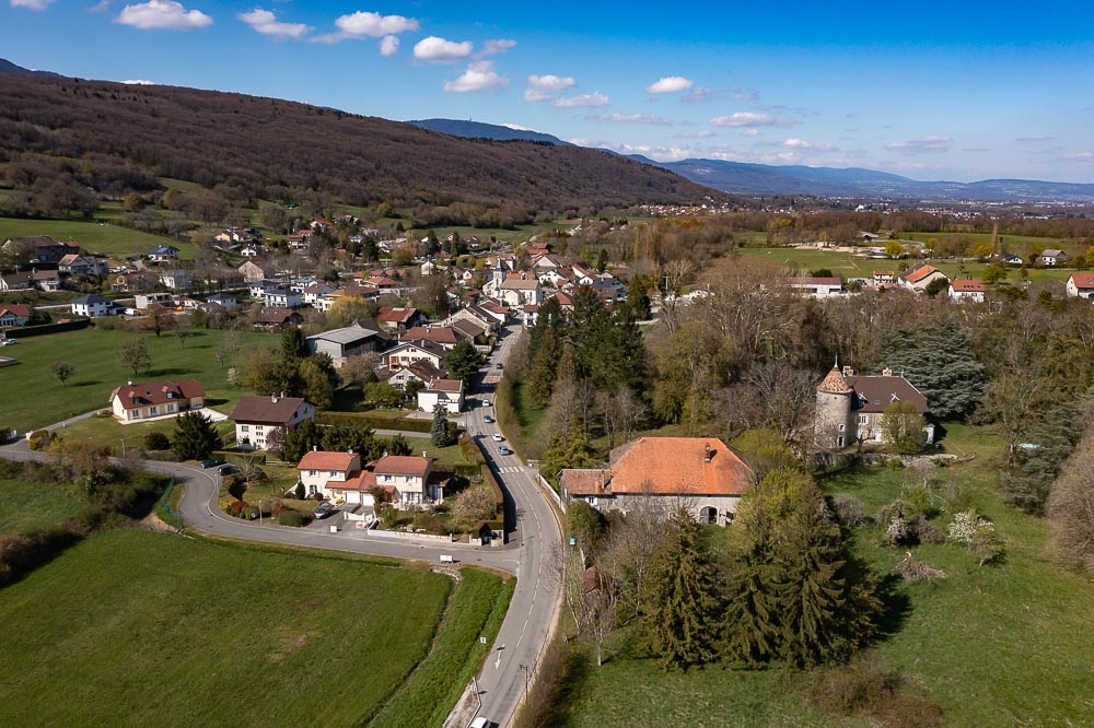 Grilly par drone - Mairie de Grilly
